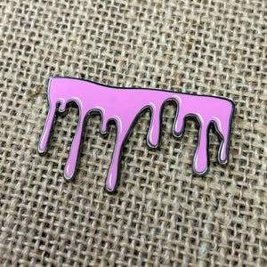 Pin de esmalte de 5 cm de ancho con diseño de Halloween: sangre ...