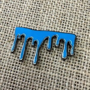 Pin de esmalte de 5 cm de ancho con diseño de Halloween: sangre ...