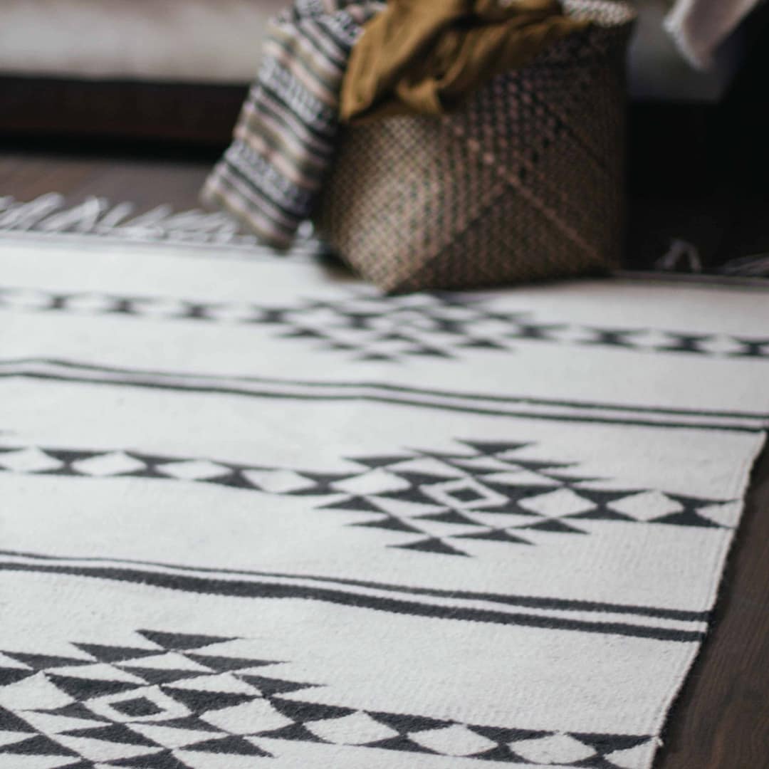 Neutral Southwestern Handwoven Kilim Rug | Aztec Tribal Area Accent Rug ...