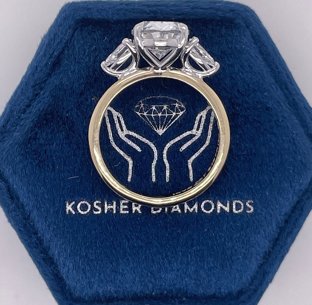 Two Tone 2.3 Carat E Color VVS2 Clarity IGI Certified Oval Cut Lab ...