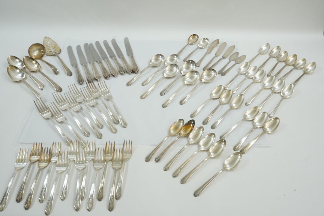 WM Rogers Silverplate Flatware Set, 1939 Allure Silverplate Plate ...