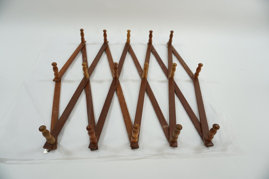 Accordion Peg Holder, New Expandable Peg Rack, 16 Peg Rack, Small Peg ...