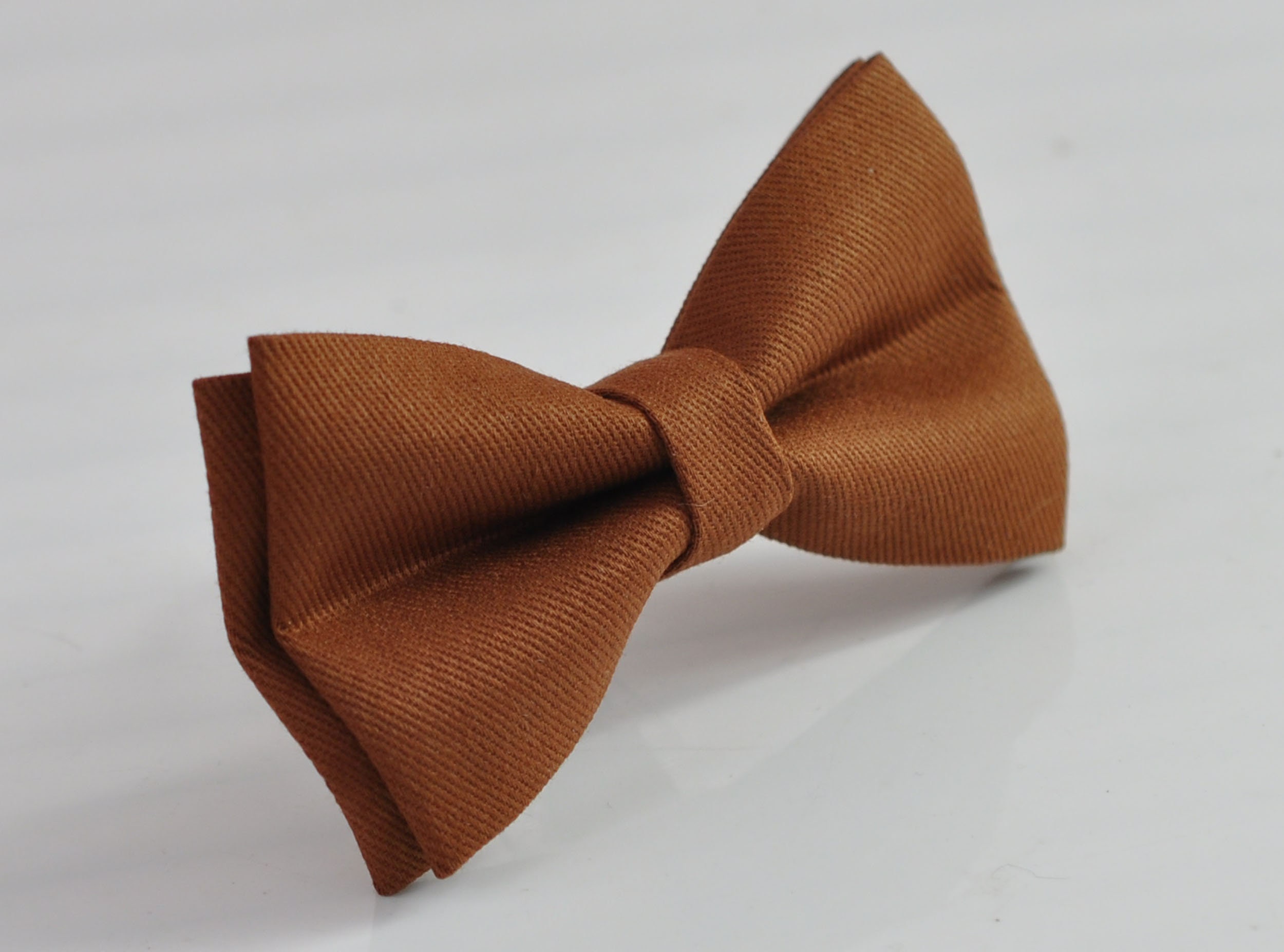 Tan bow tie store