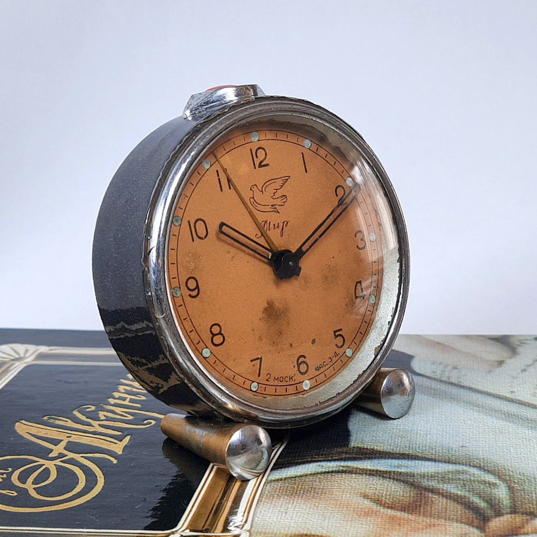 Soviet Alarm Clock. Desk Clock USSR. Vintage Clock Peace - Etsy