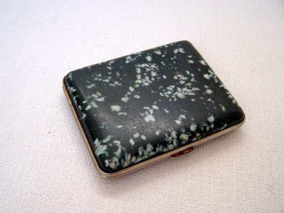 Soviet cigarette case. A bakelite cigarette case of t… - Gem