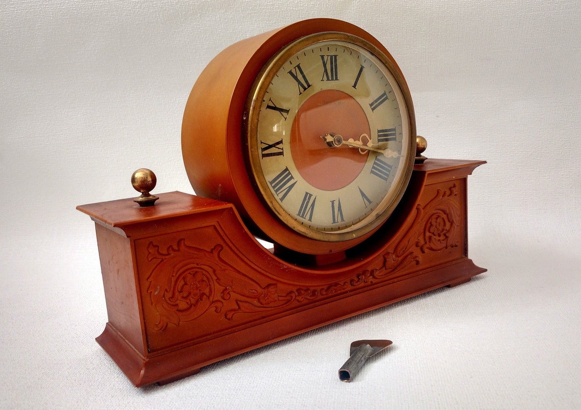 Plastic Desk Clock. Vintage Mantel Clock USSR 1980s. | Etsy