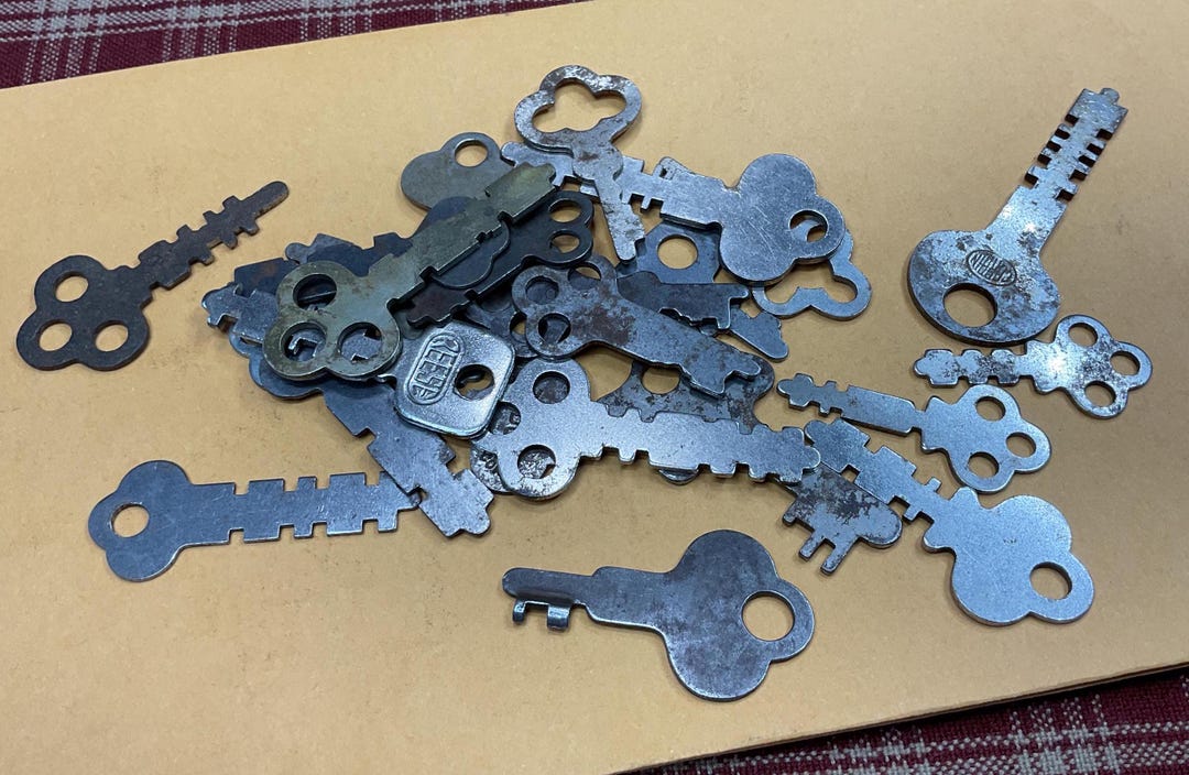 24 Vintage Keys, Rusty Keys, Flat Keys, Skeleton Keys for Junk Journals ...