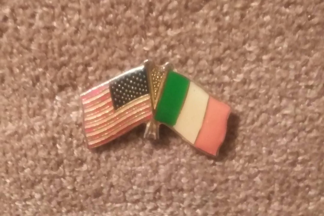 Irish American Crossed Friendship Flags, Patina, Enameled Hat-tie Tack ...