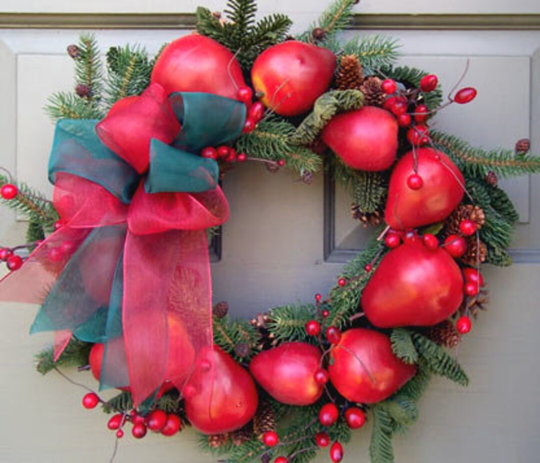 Pear & Evergreen Holiday Wreath With Red Bow, 15" - Etsy