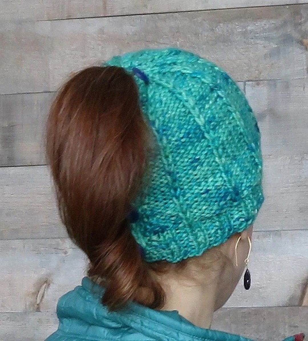 Easy Ponytail Hat Knitting Pattern With Buttons: Messy Bun Beanie ...
