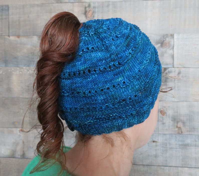 Ridges Ponytail Hat Knitting Pattern, Beginner Sock Yarn Beanie (PDF ...