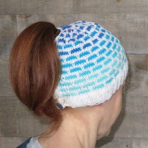 Ombre Bricks Ponytail Hat Knitting Pattern, Mosaic Knit Use Just 1 ...