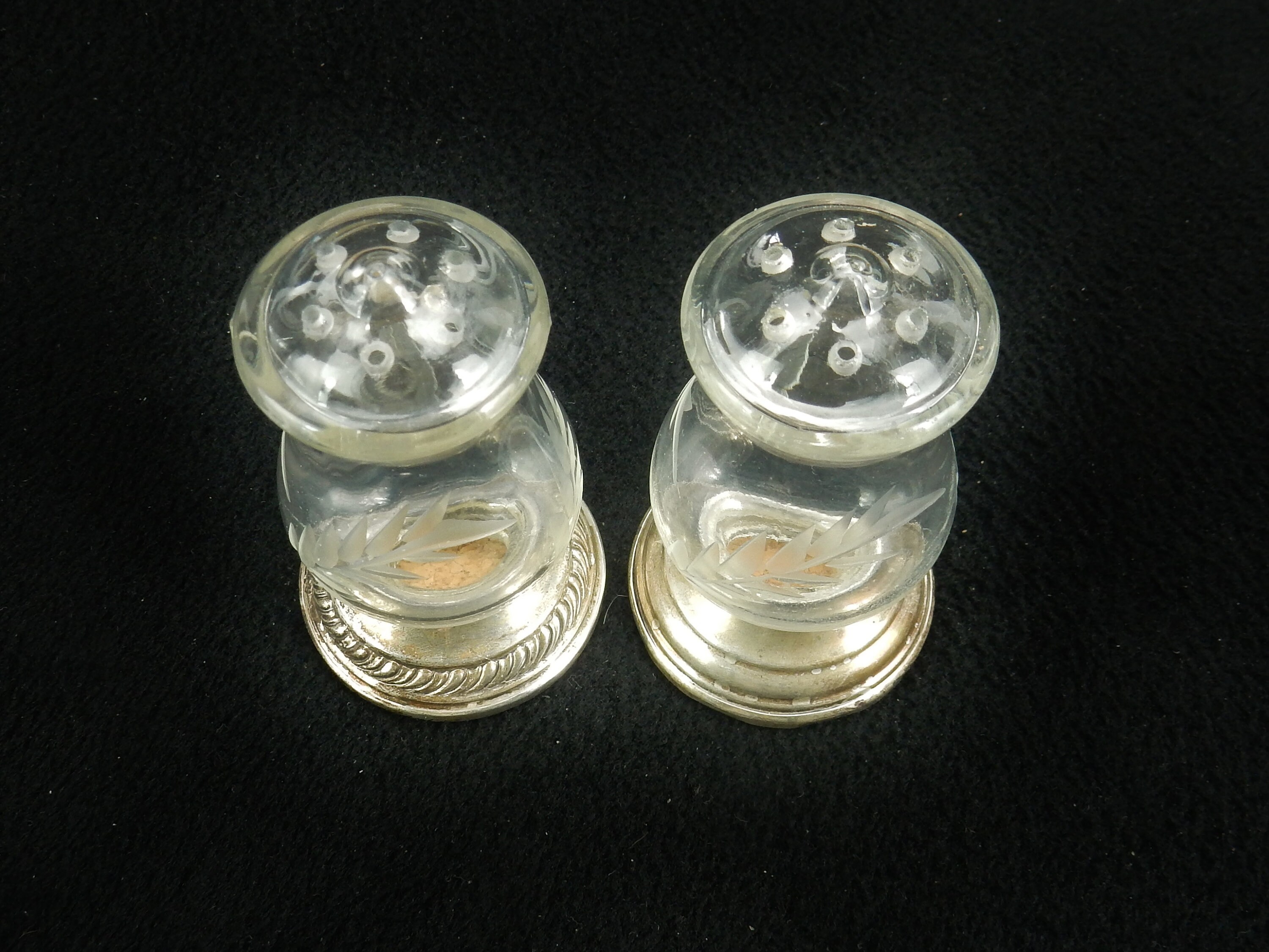 Vintage Glass Salt and Pepper Shakers Quaker Silver - Etsy