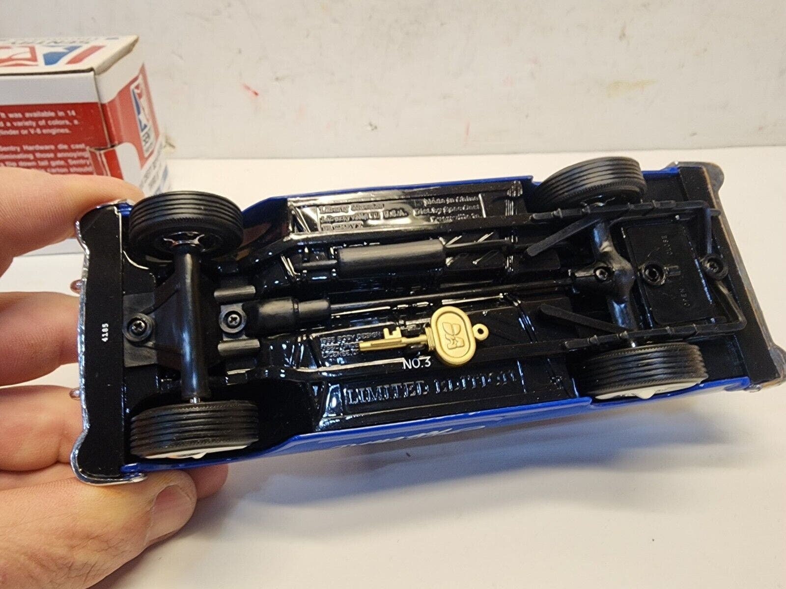 Liberty Classics Sentry Hardware 1955 Chevy Sedan Delivery BANK 1/25 ...