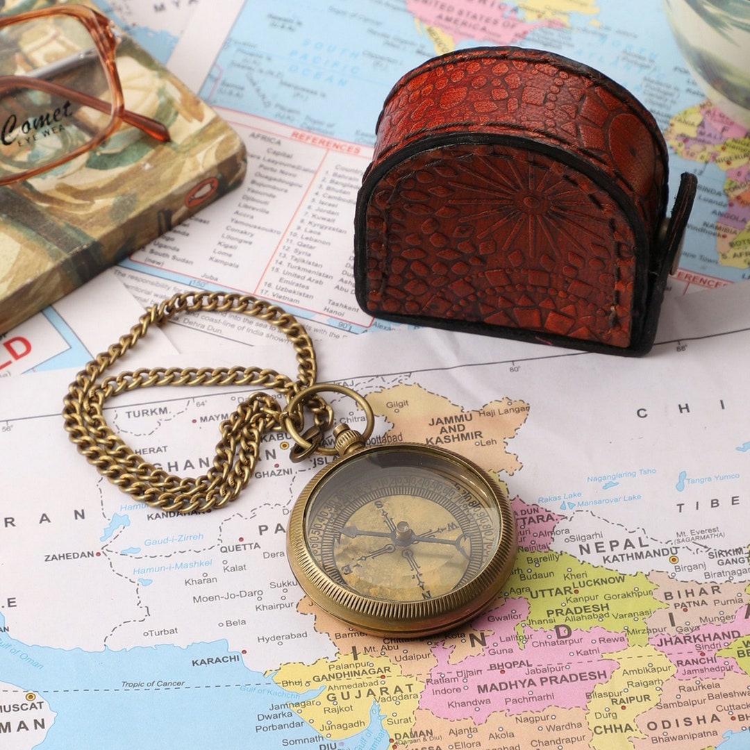 Brass Antique Pocket Compass Showpiece With Leather Cover Antique Brass ...