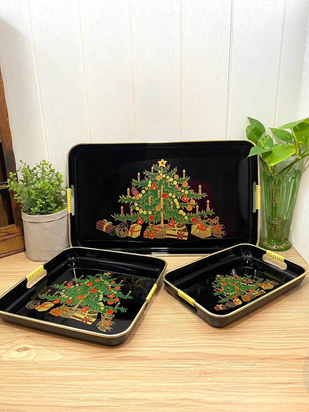 Vintage Christmas Lacquerware Serving Trays, Set of 3 Trays, Mid ...