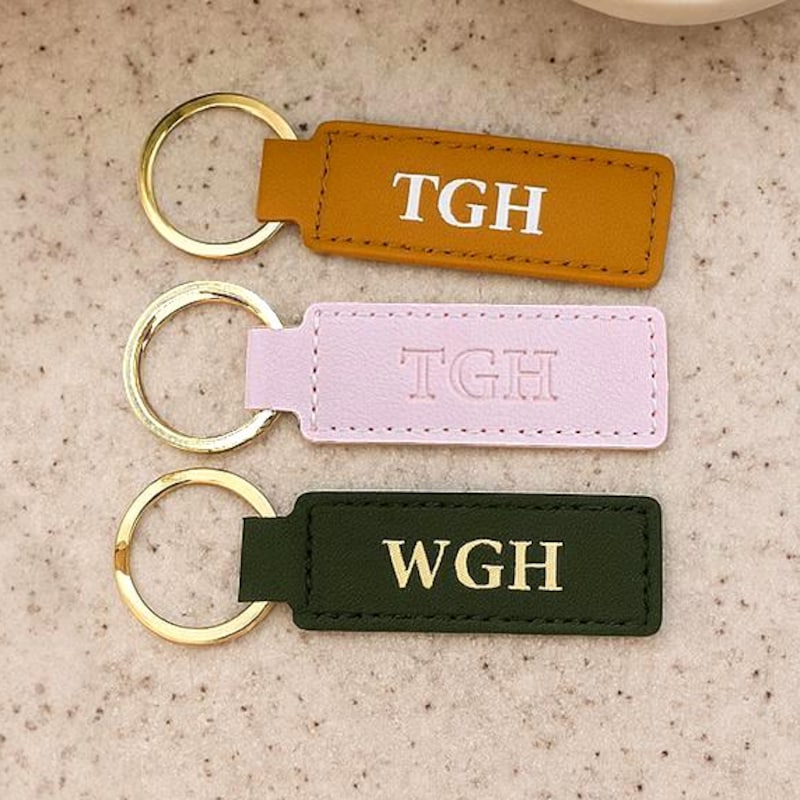 Scallop Initial Keychain - Etsy