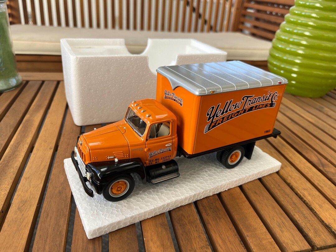 Yellow Transit Co. Freight Lines 1957 International R-190 Dry Goods Van ...