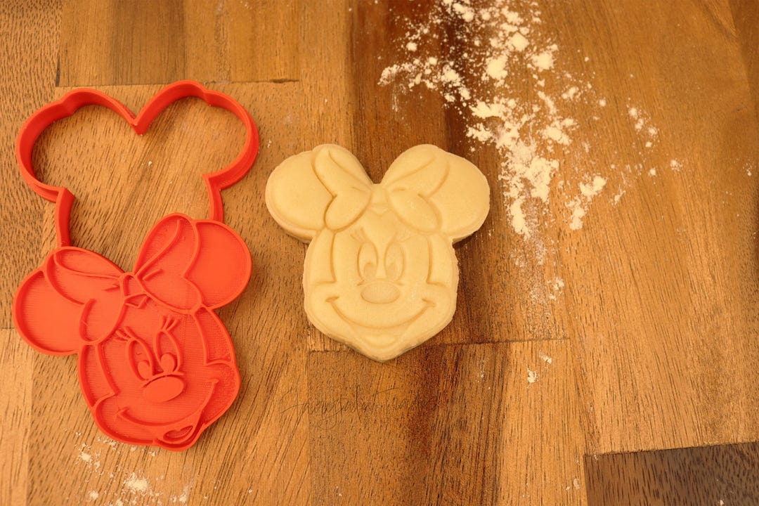 Mickey Cookie Cutter Minnie Mickey and Minnie Cookie Cutter Disney Play ...