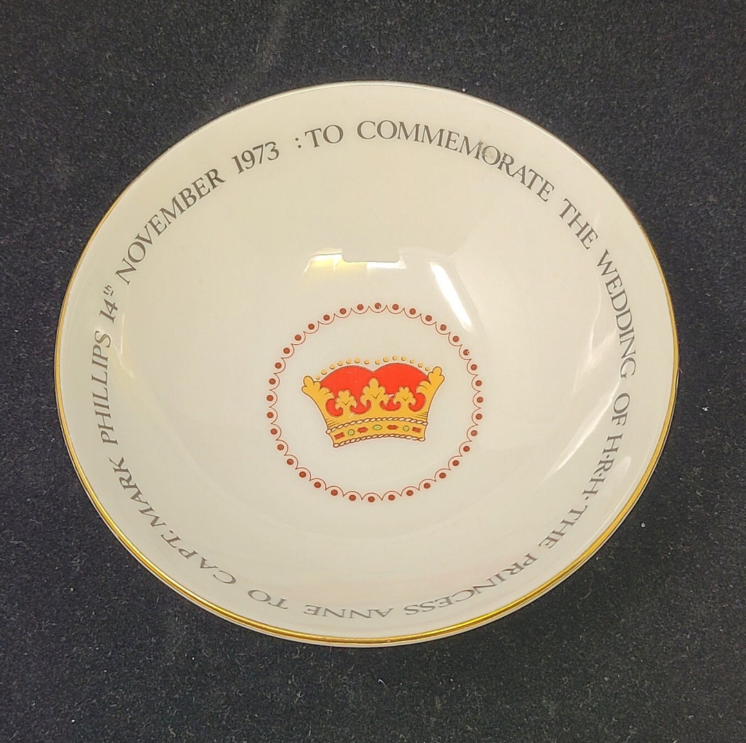 1973 H.R.H Princess Anne & Capt. Mark Phillips Royal Wedding Souvenir ...