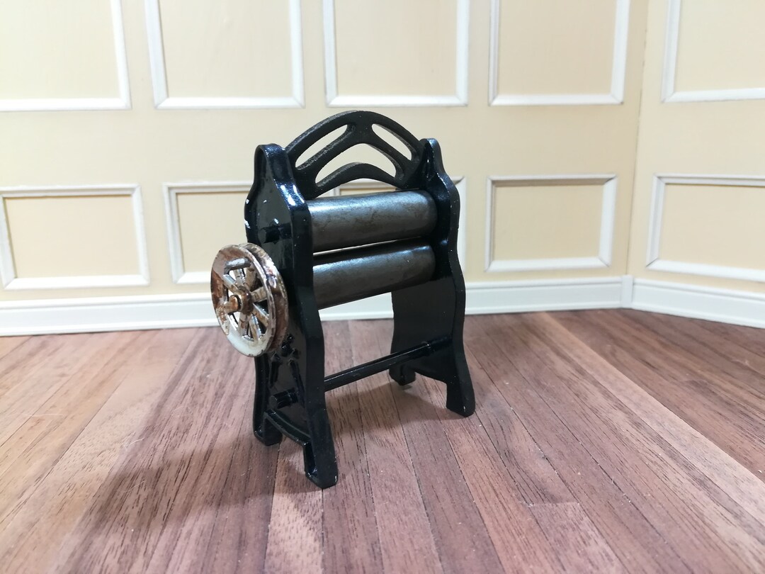 Dollhouse Miniature Mangle Clothes Wringer Dryer 1:12 Scale Turning ...
