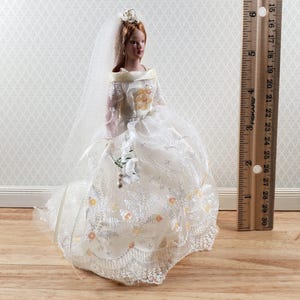 Dollhouse Bride in Wedding Dress Veil Doll Porcelain Female Woman 1:12 ...