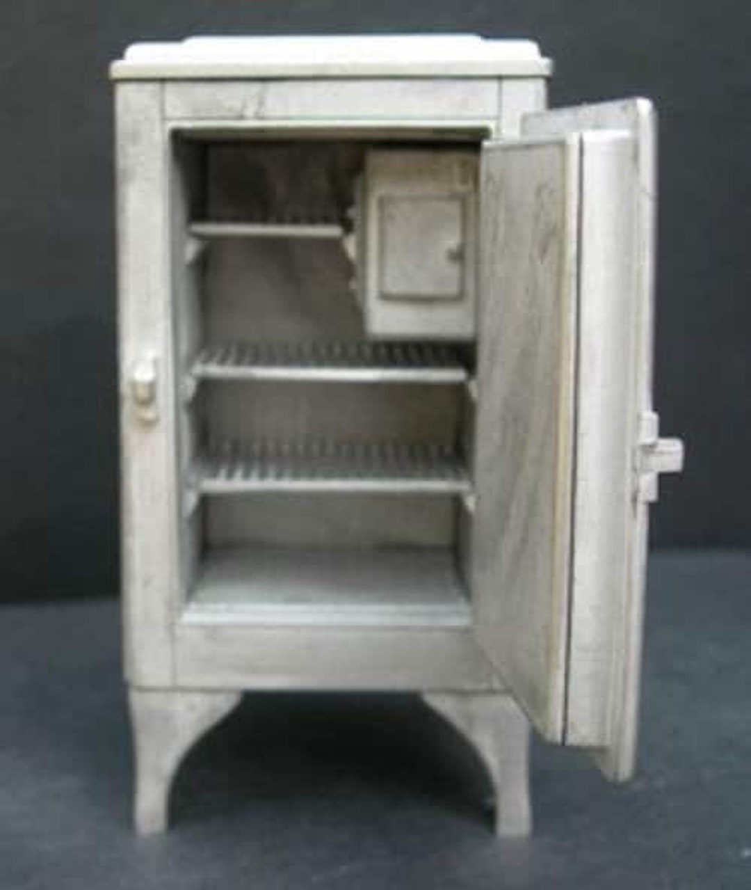 Dollhouse Miniature Gas Refrigerator Fridge 1930s 40s Metal Kit 1:12 ...