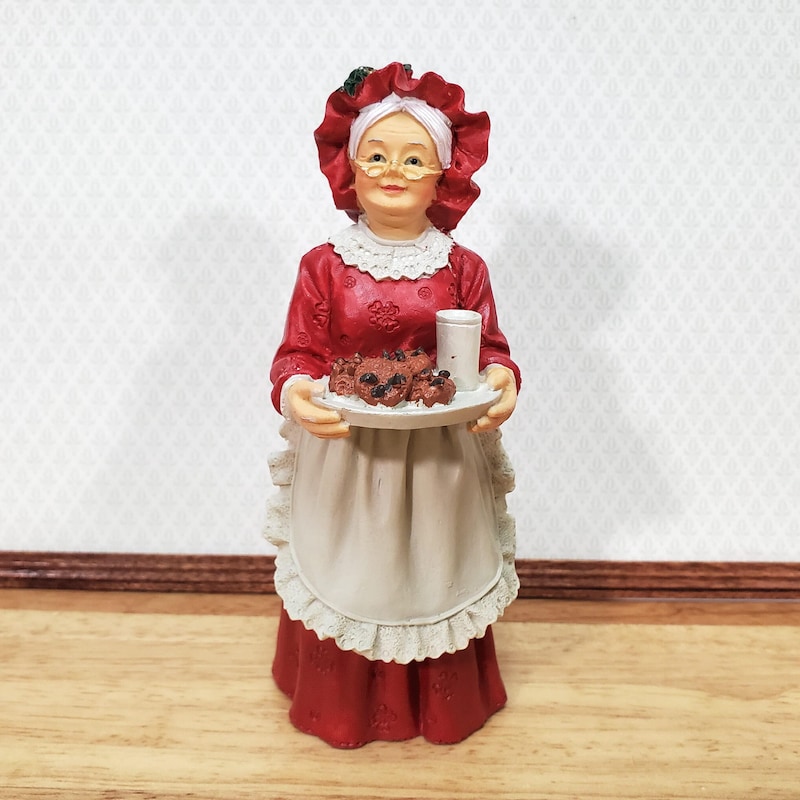 Santa and Mrs Claus Statues - Etsy