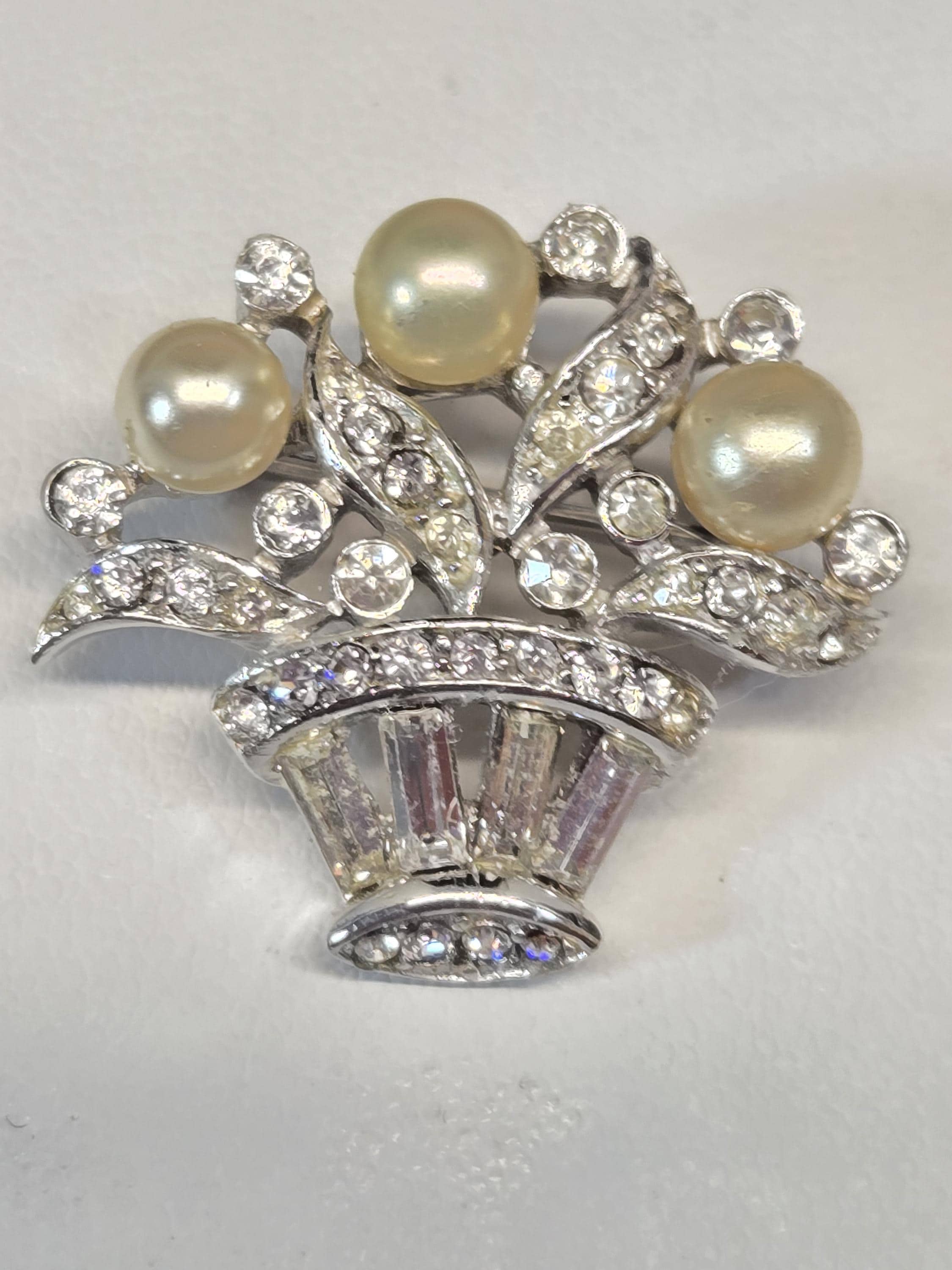 TRIFARI ALFRED PHILLIPE Basket With Pearl's Brooch - Etsy