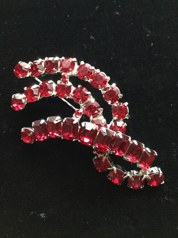 KRAMER RUBY RED Sprays Brooch - Gem