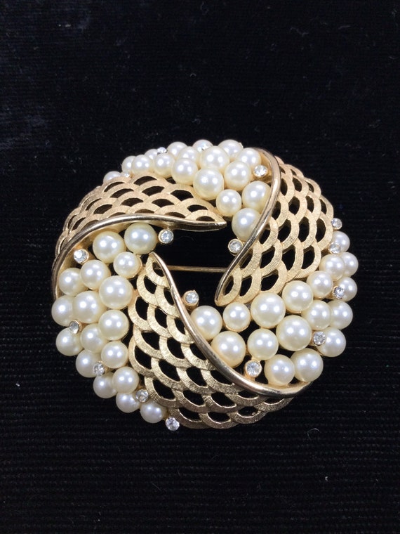 TRIFARI SCALES and PEARLS Brooch - Gem