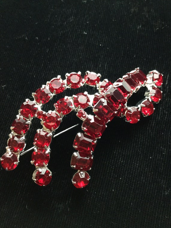 KRAMER RUBY RED Sprays Brooch - Gem