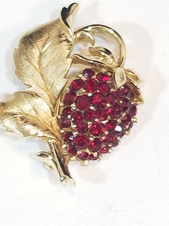vintage trifari strawberry - Gem