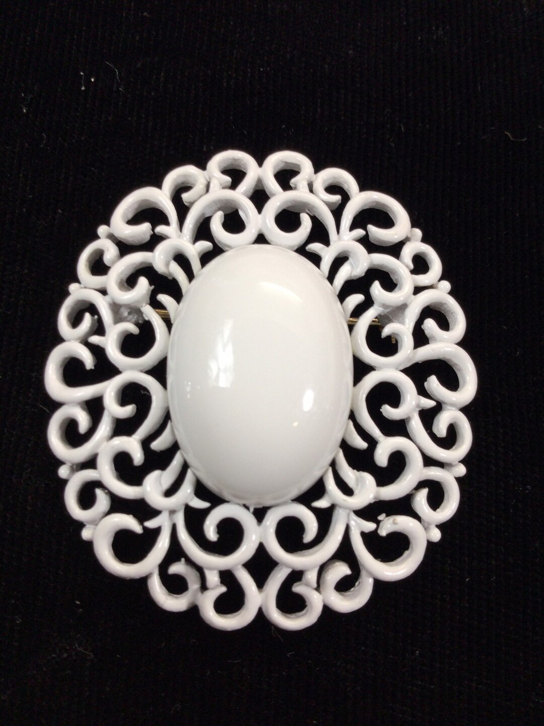 TRIFARI White Enameled Filigree CURLY Q’s and Huge Cabochon Brooch - Etsy