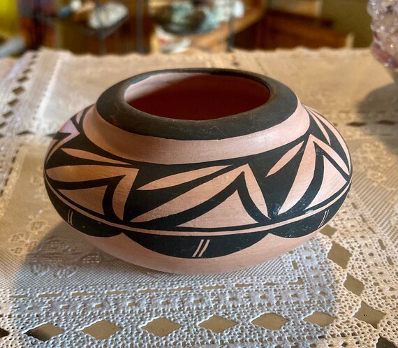 Acoma Tribal Pottery Seed Pot - Etsy
