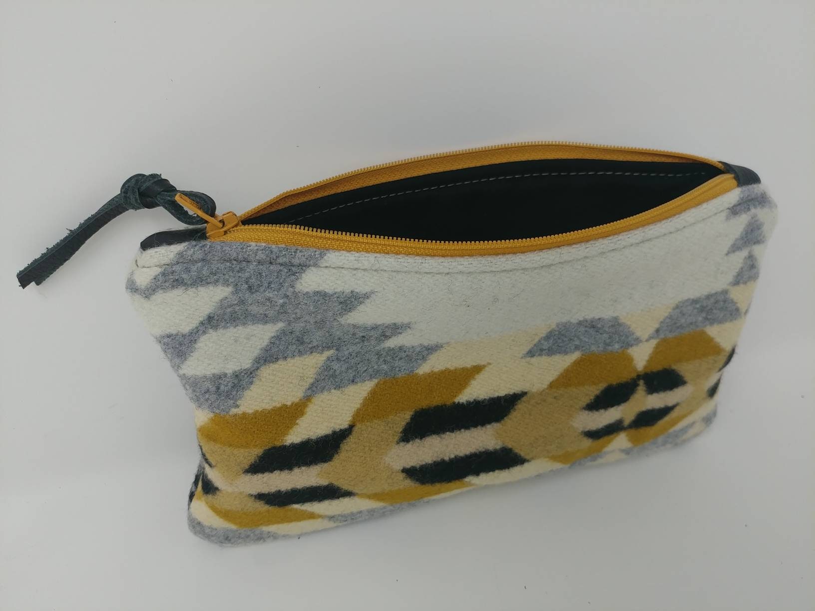 Purse storage, zip pouch, coin purse, money bag, made with Pendleton wool