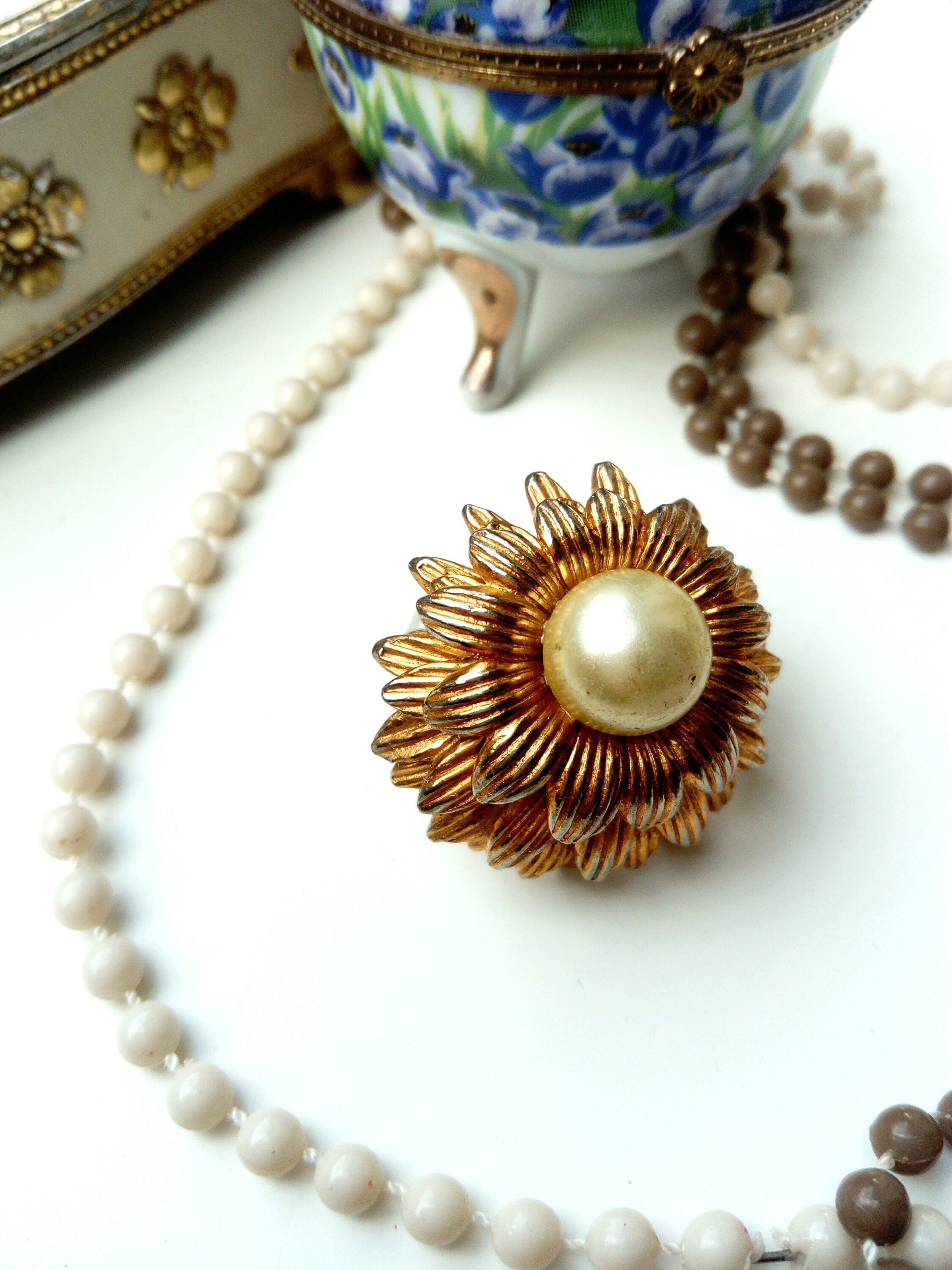 Brooches vintage flower PM Paris 1980/1980 's PM Paris floral brooch