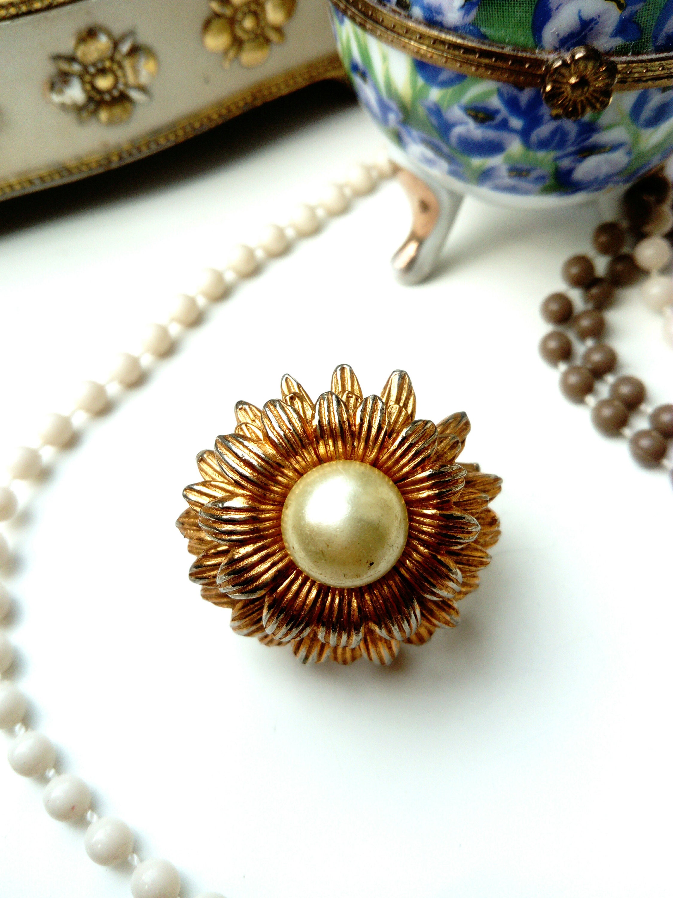 Brooches vintage flower PM Paris 1980/1980 's PM Paris floral brooch