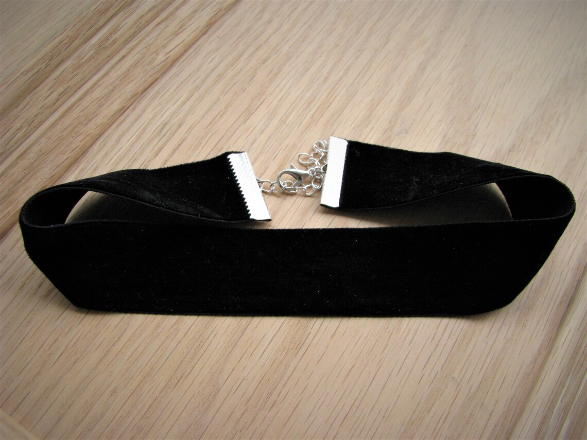 Black One Inch Velvet Choker, Black Velvet Choker, 90s Chokers ...