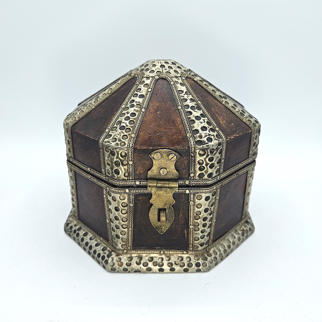 Vintage Kerala Netturpetti Asian Style Jewelry Box: Hammered Brass ...