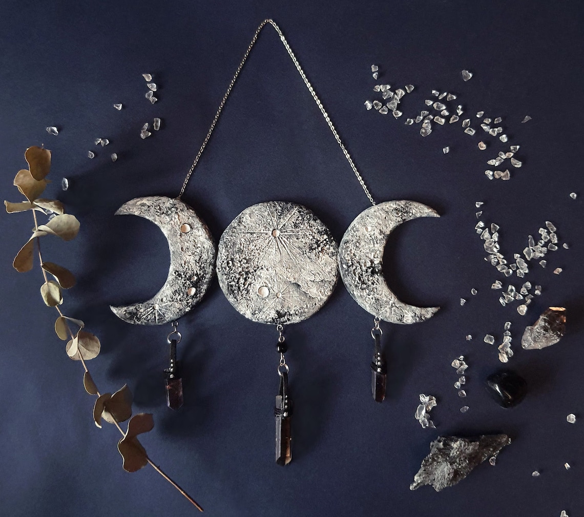 Triple Moon Goddess || Hecate || Moon Altar - Etsy