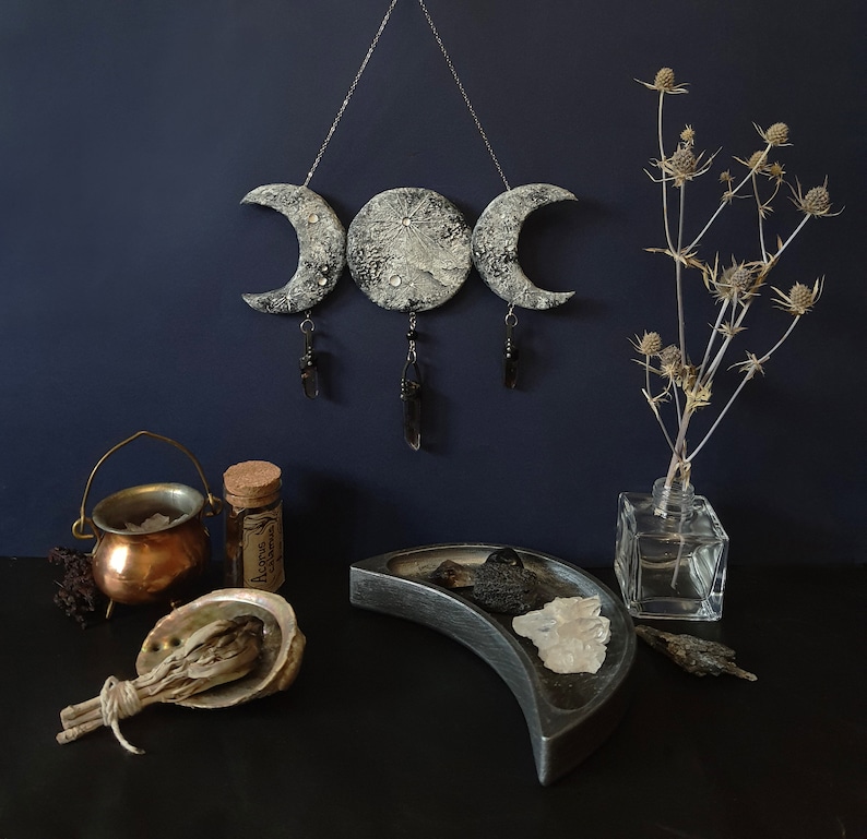 Triple Moon Goddess || Hecate || Moon Altar - Etsy