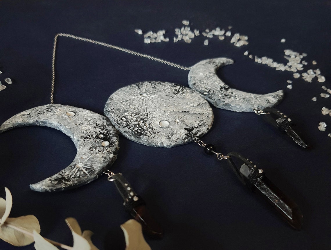 Triple Moon Goddess || Hecate || Moon Altar - Etsy