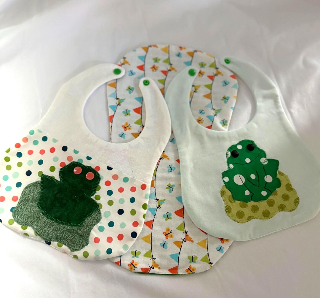 2 Personalized Green Frog Bibs and a Burp Cloth Set - Etsy