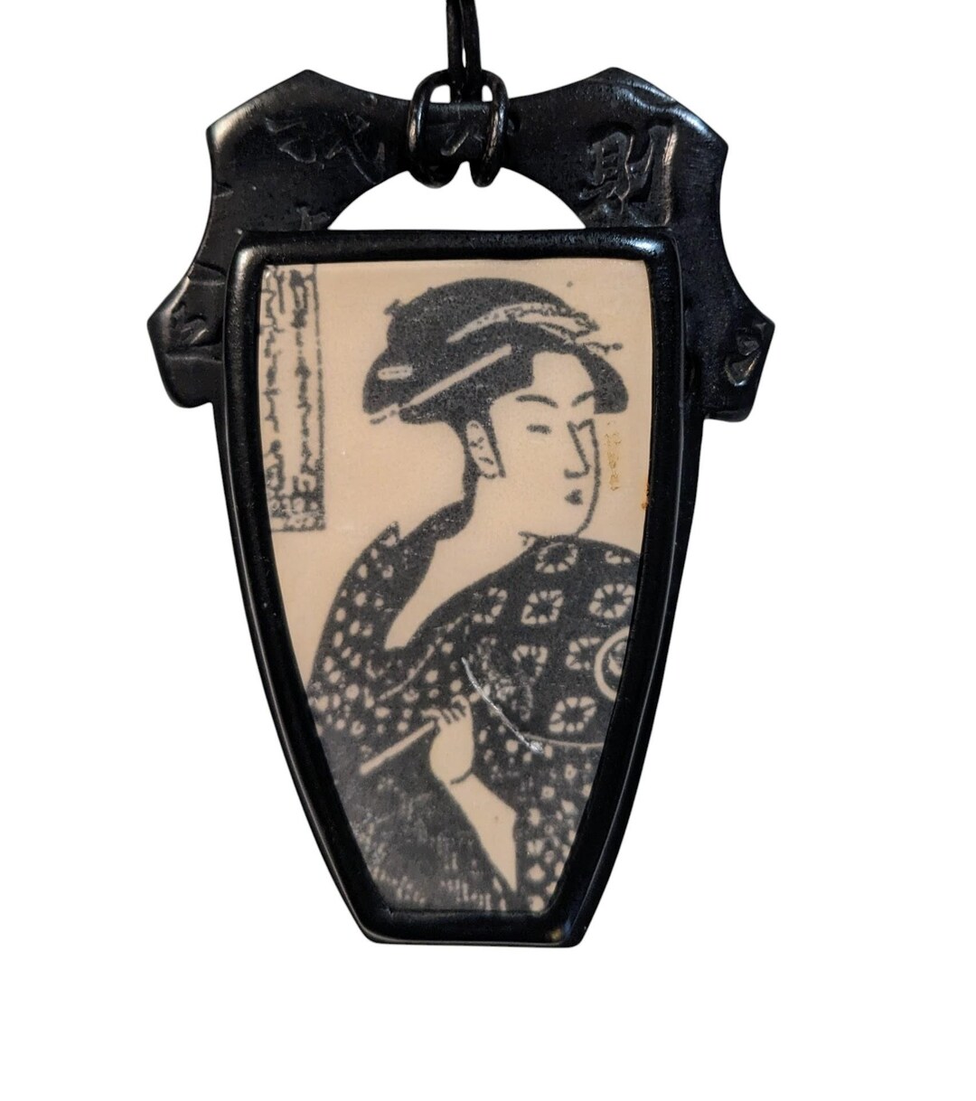 80s 90s JAPANESE GEISHA OMAMORI Pendant Necklace Black Plastic Lacquer ...