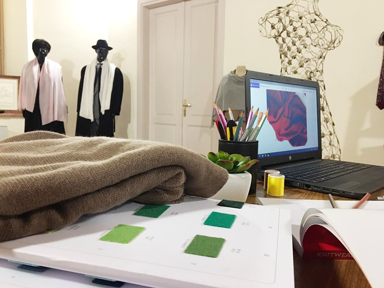 Sciarpa gioiello, sciarpa bianca cashmere, sciarpa elegante, stola cashmire, stola inverno ...