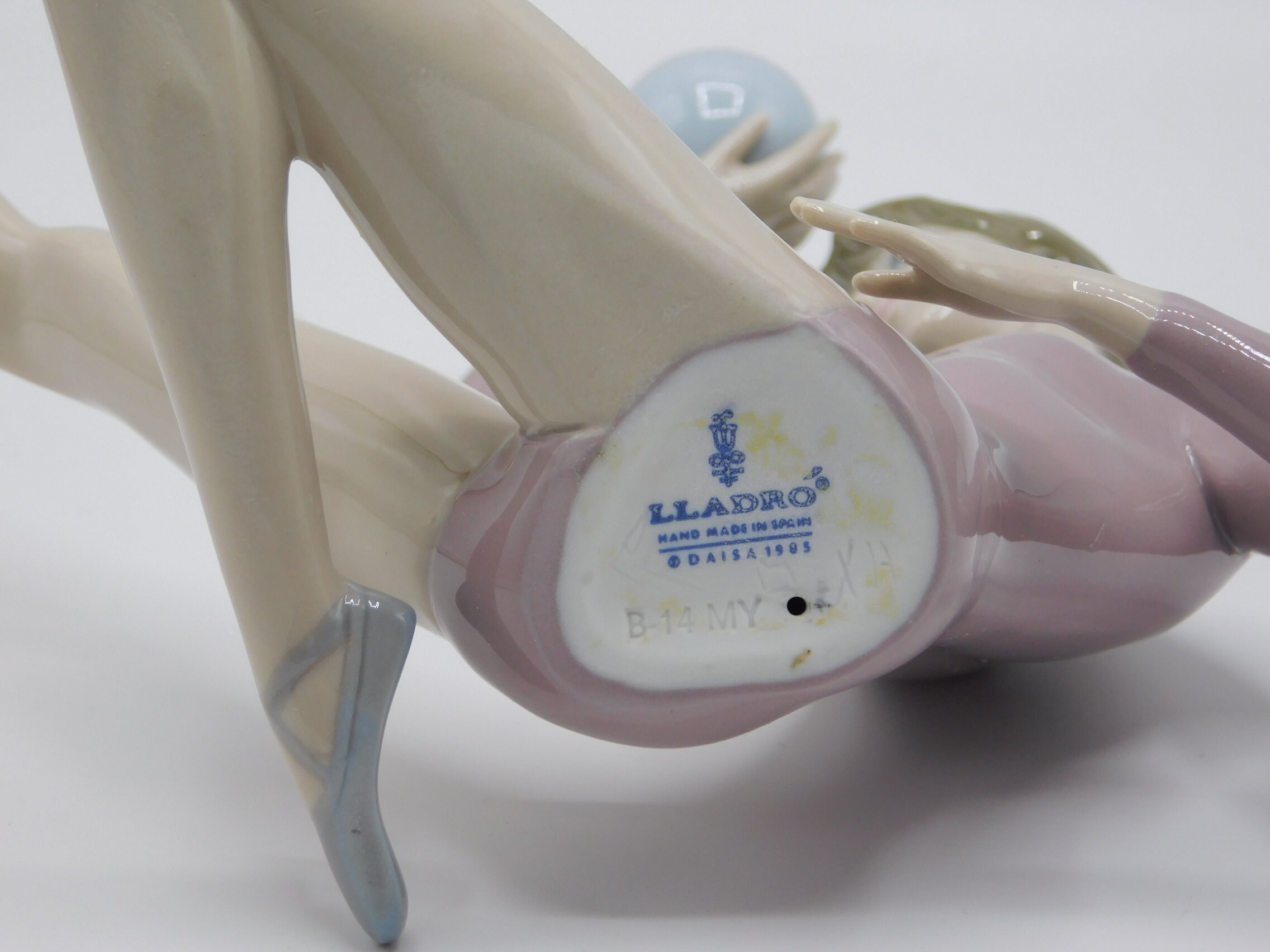 Lladro Gymnast Balancing Ball 5332 Porcelain Figurine - Etsy