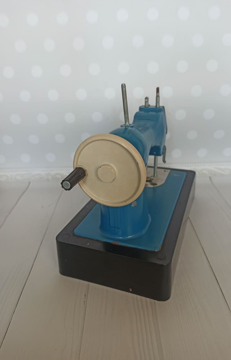 Vintage Soviet Toy Child Sewing Machine Vintage Home Decor Retro Child ...