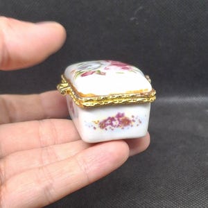Miniature Vintage Porcelain Jewellery Box Porcelain Pillbox Vintage ...