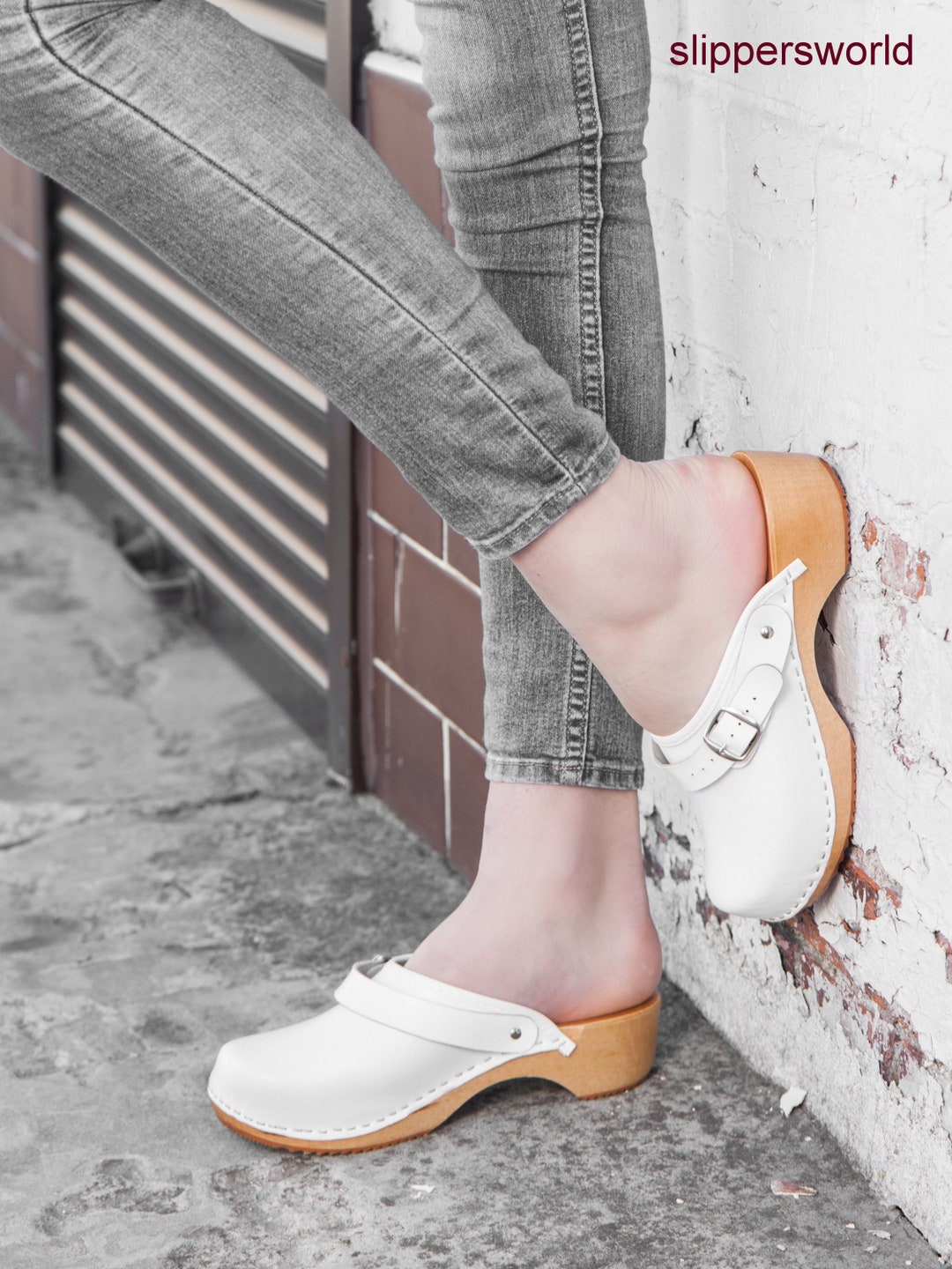 Handgemachte Schwedische Clogs mit niedrigem Absatz, Holz Clogs Schuhe ...